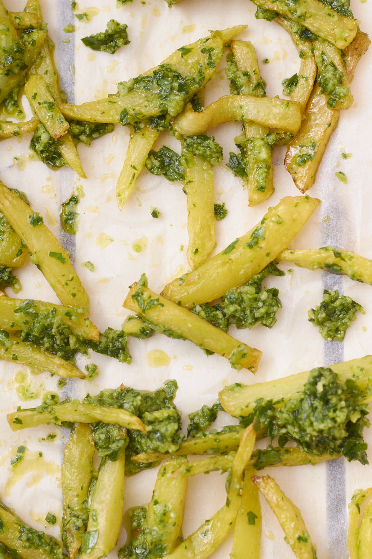 Pommes mit Petersilien Knoblauch Parmesan Zitrone 2 | tastesheriff